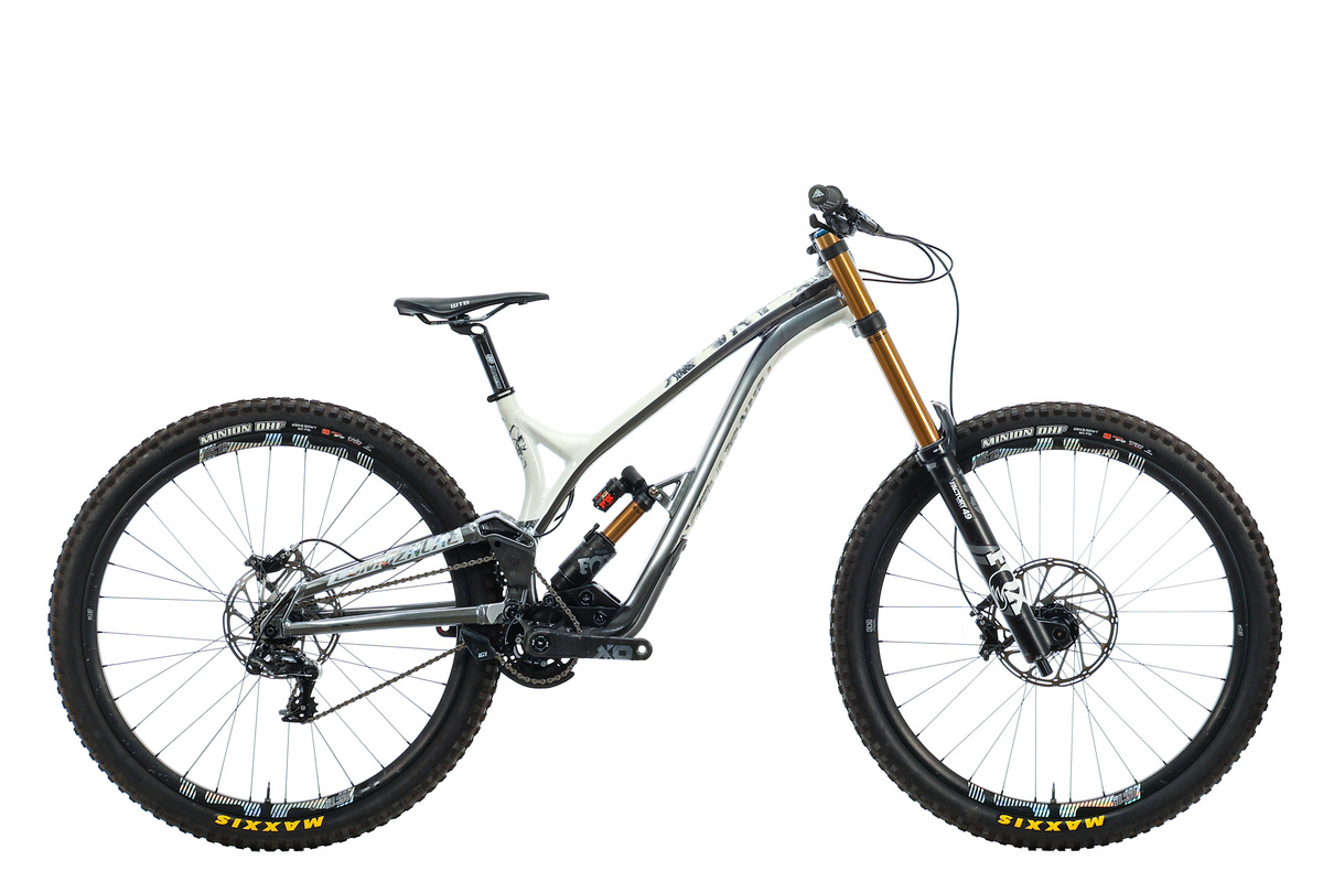 2020 Commencal Bikes Supreme