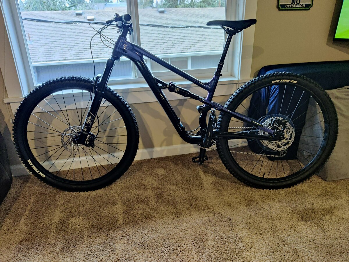 2023 Polygon Siskiu T8 29x19 L Purple Black T (AIT...