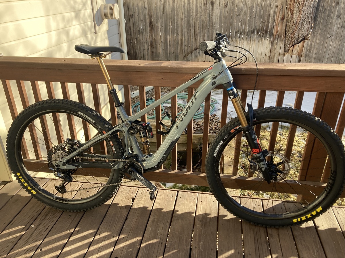 2023 Pivot Shuttle SL