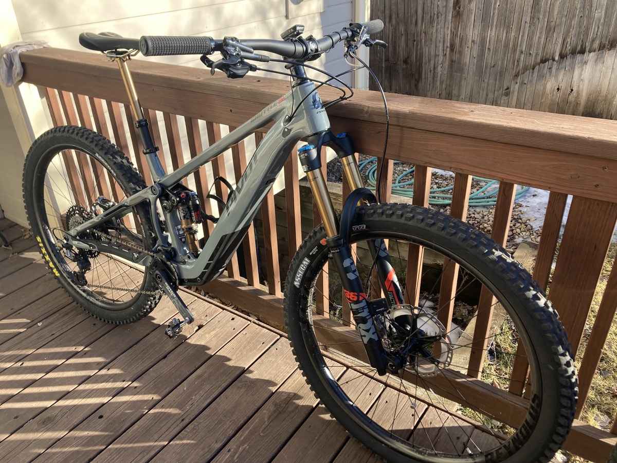 2023 Pivot Shuttle SL