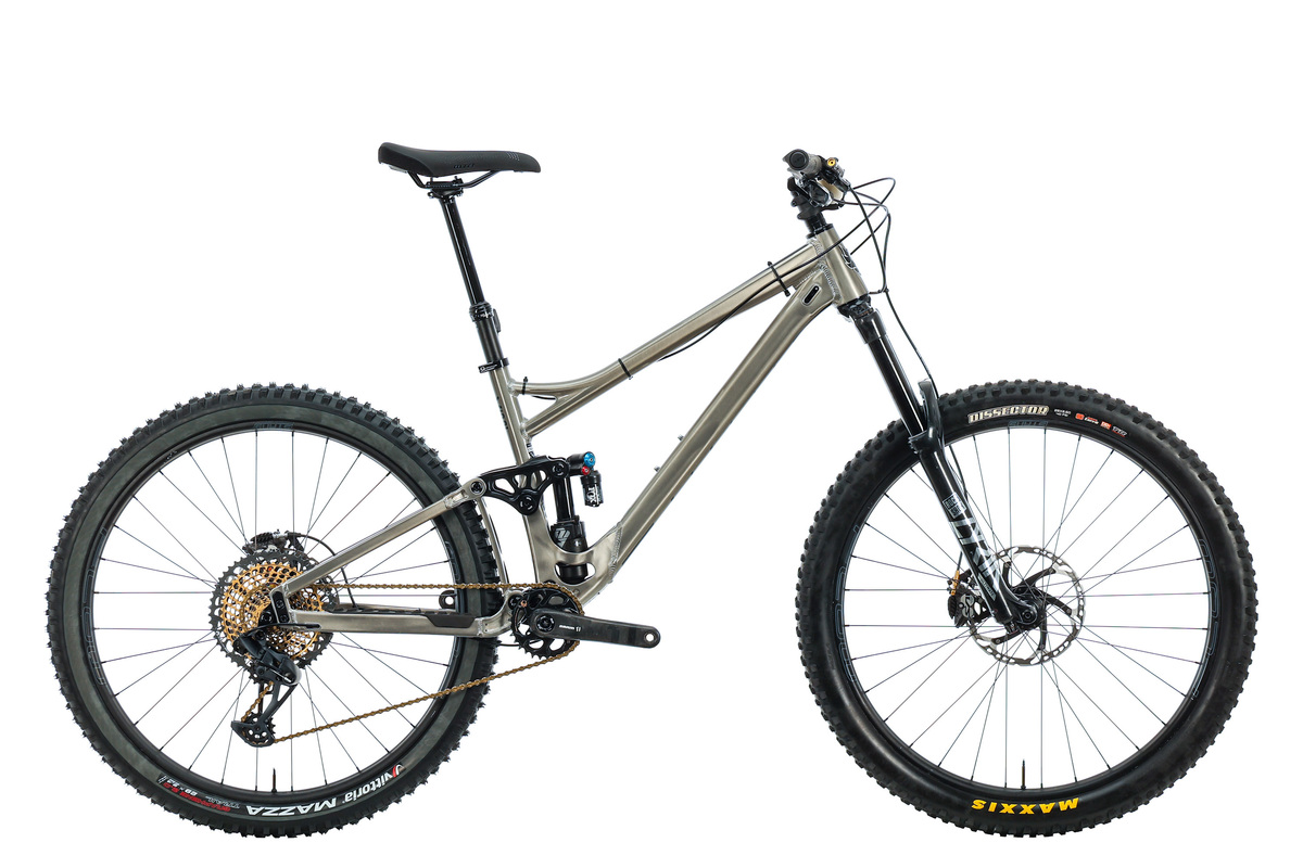 2022 Banshee Bikes Titan V3.2