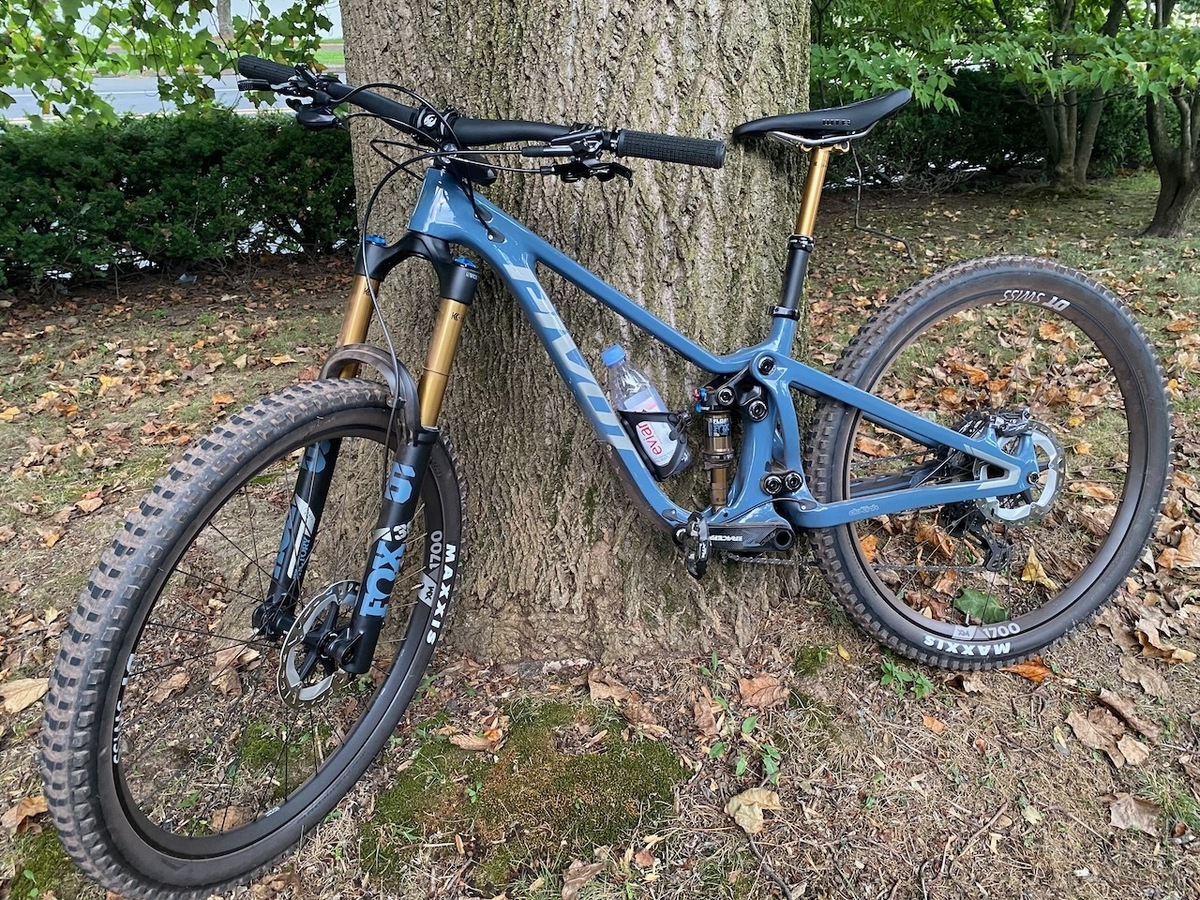 2022 Pivot Shadowcat