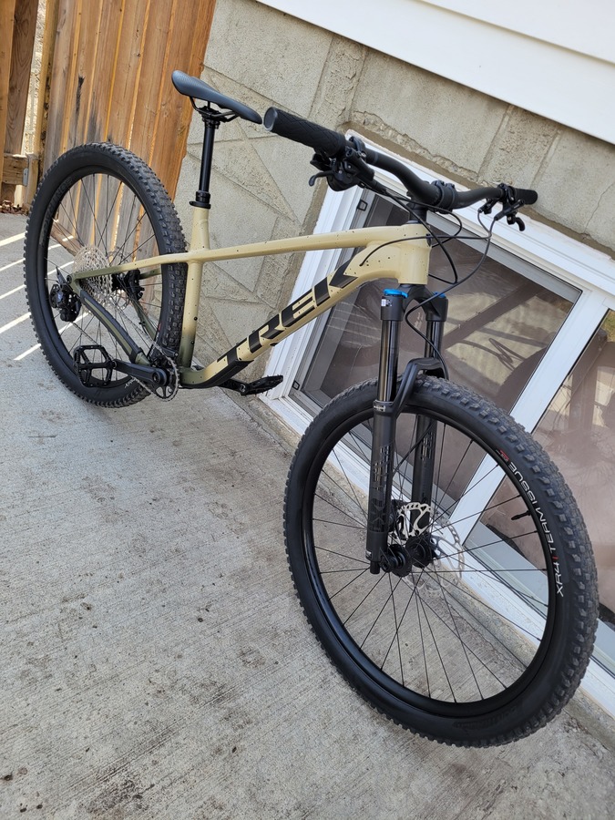 2023 Trek Roscoe 9