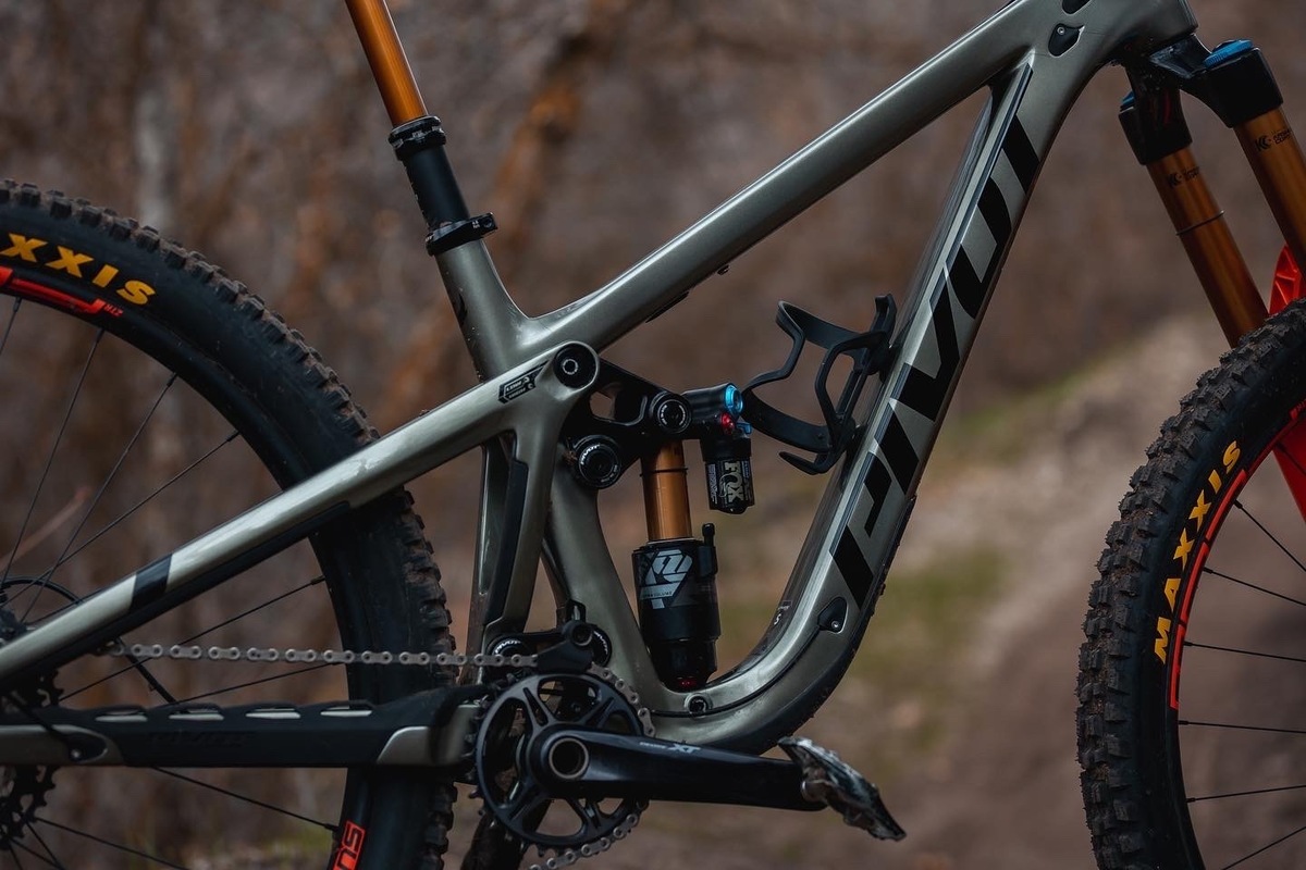 Stolen 2022 Pivot Firebird
