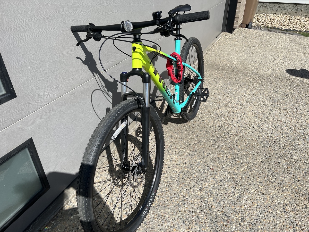 2023 Trek Marlin 5 XL 29 Volt to Miami Green Fade