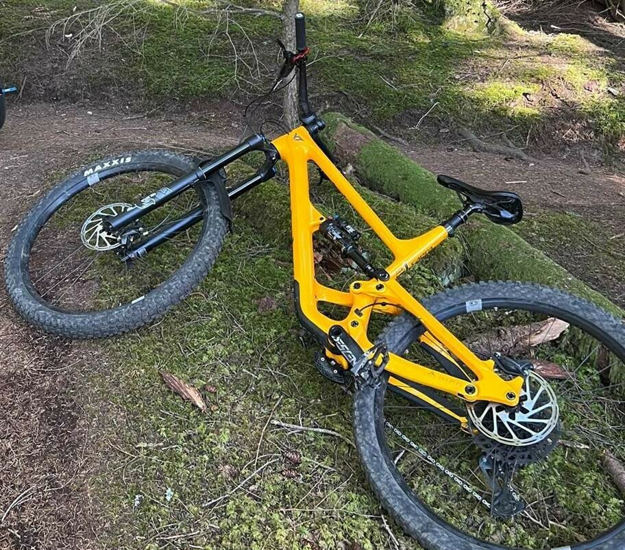 2022 YT Capra Core 3
