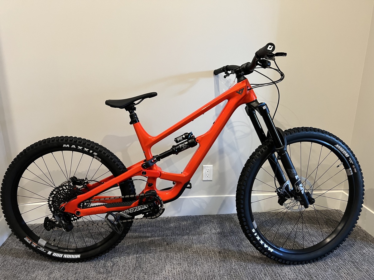 2022 YT Capra Core 3