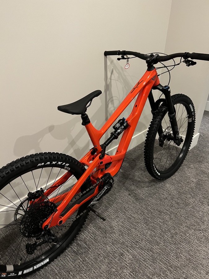 2022 YT Capra Core 3