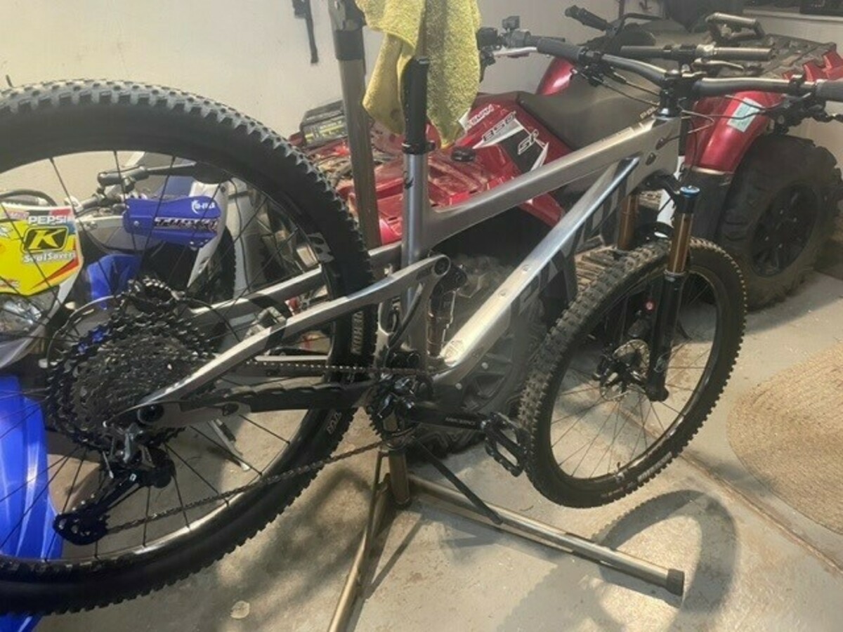 2022 Pivot Trail 429