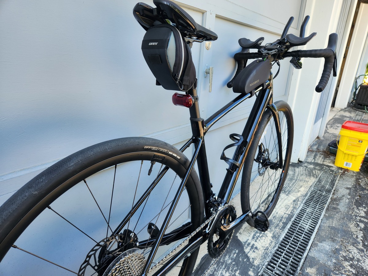 2022 Giant Contend AR 1