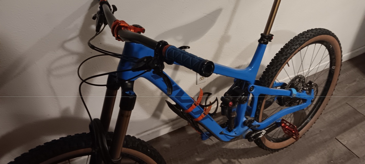 2020 Pivot Switchblade