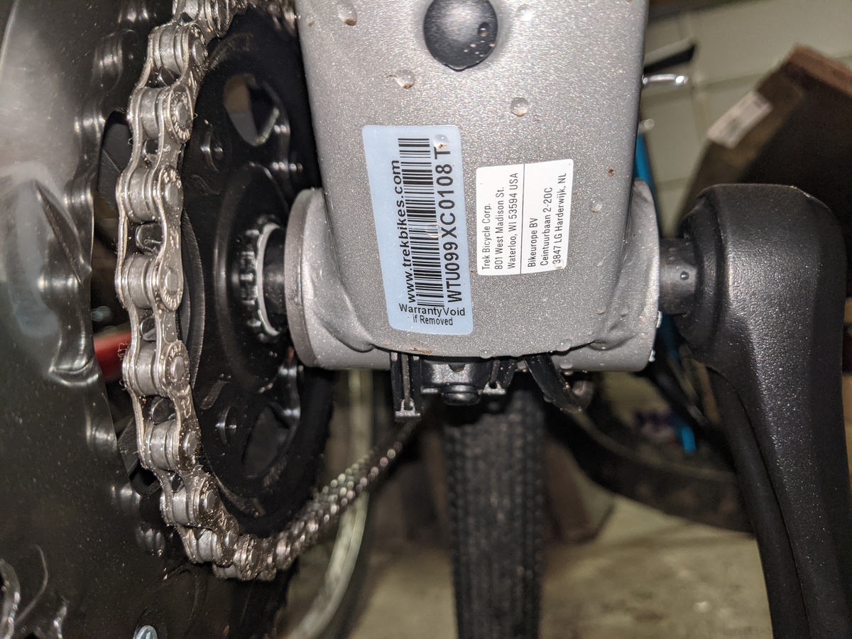 2022 Trek Dual Sport 1 (Gen 4) urban commuter bike