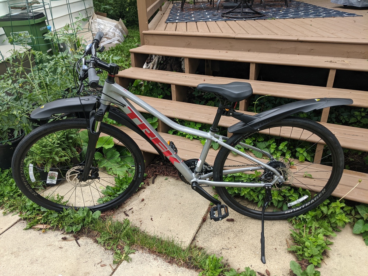 2022 Trek Dual Sport 1 (Gen 4) urban commuter bike