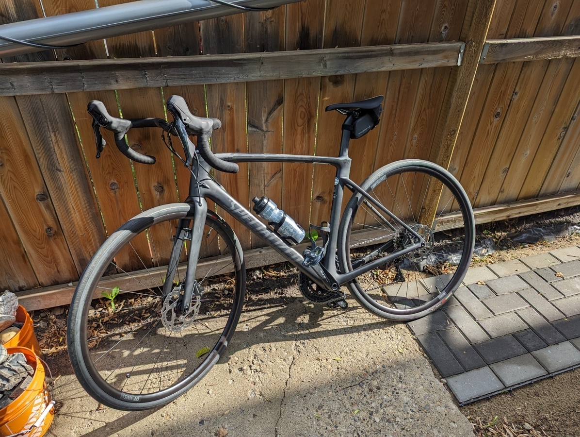 2023 Specialized Roubaix Sport 56 SMK