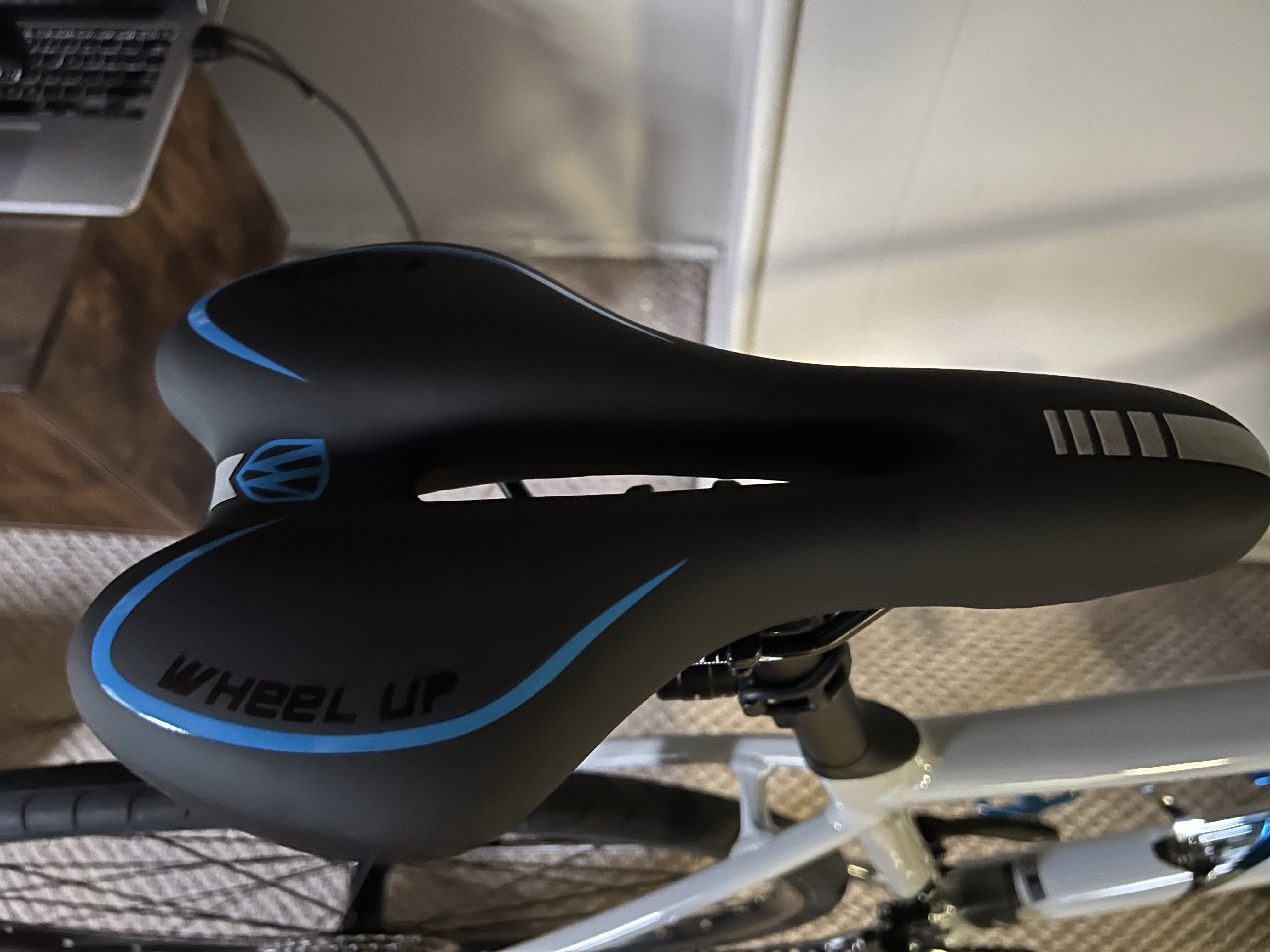 2022 Giant Road Bike Hybrid