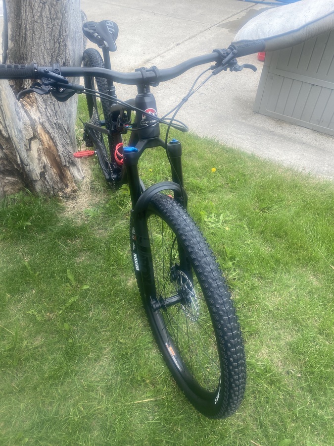 2022 Rocky Mountain Bicycles Element
