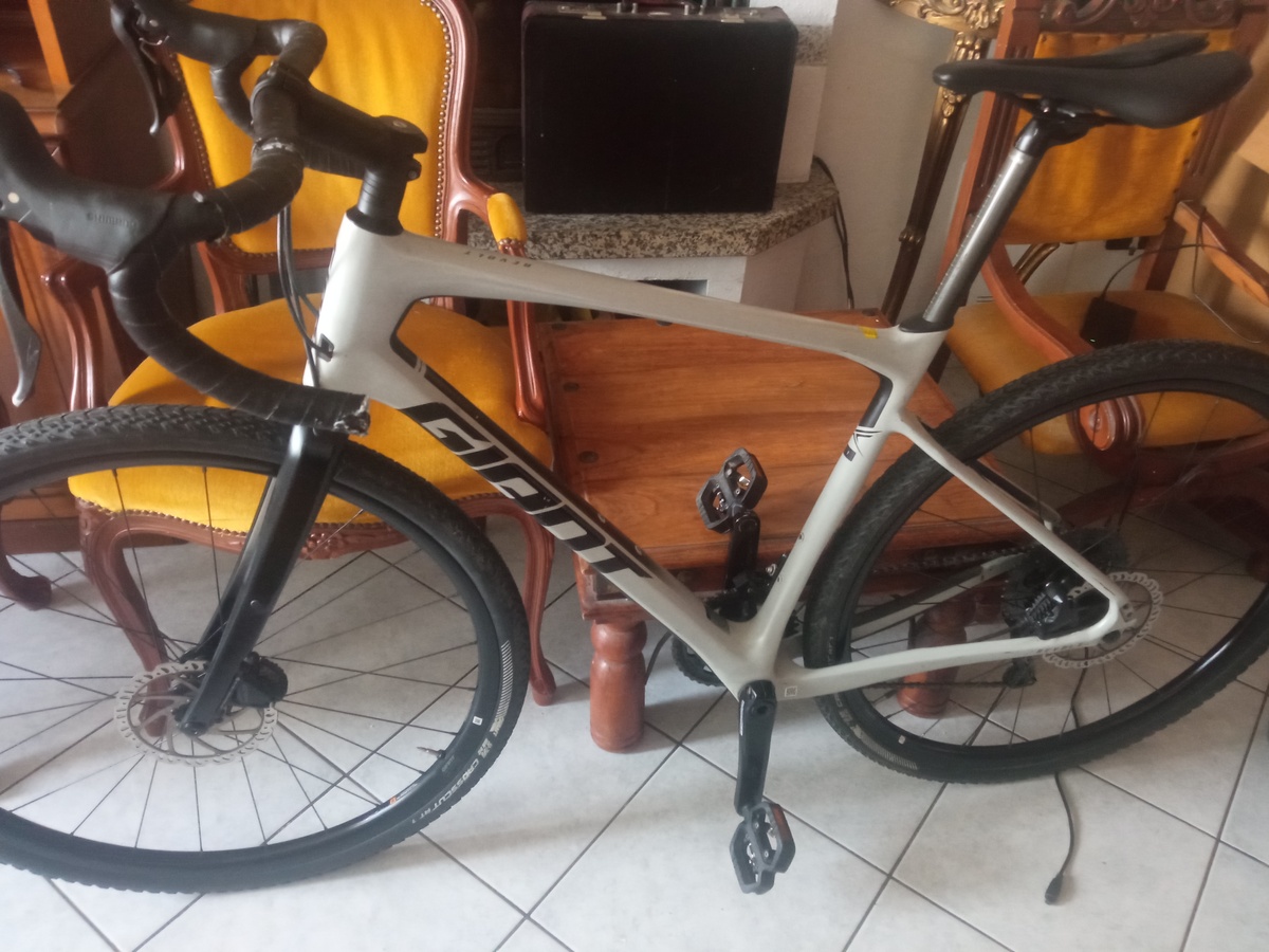 2021 Giant Revolut Advanced 1