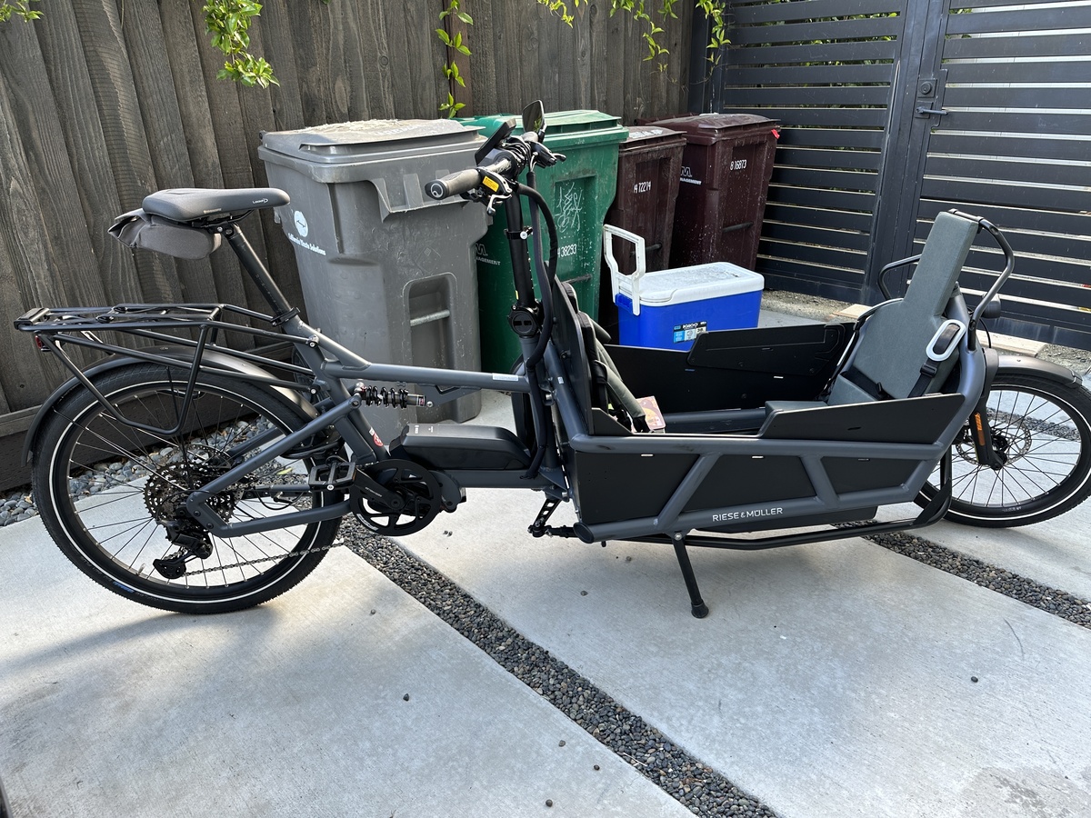 2023 Riese und Müller Load 75 Touring HS cargo bike (front storage)