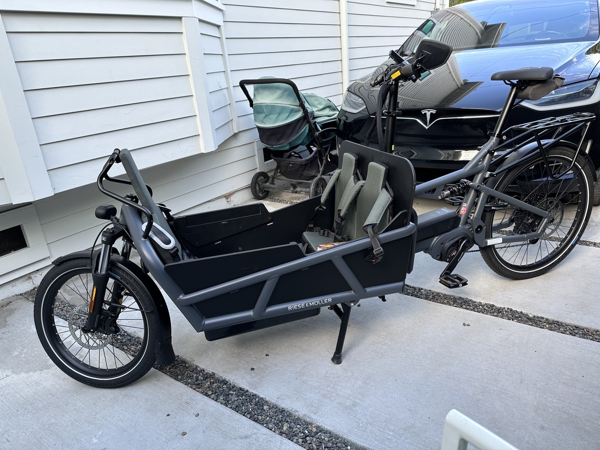 2023 Riese und Müller Load 75 Touring HS cargo bike (front storage)