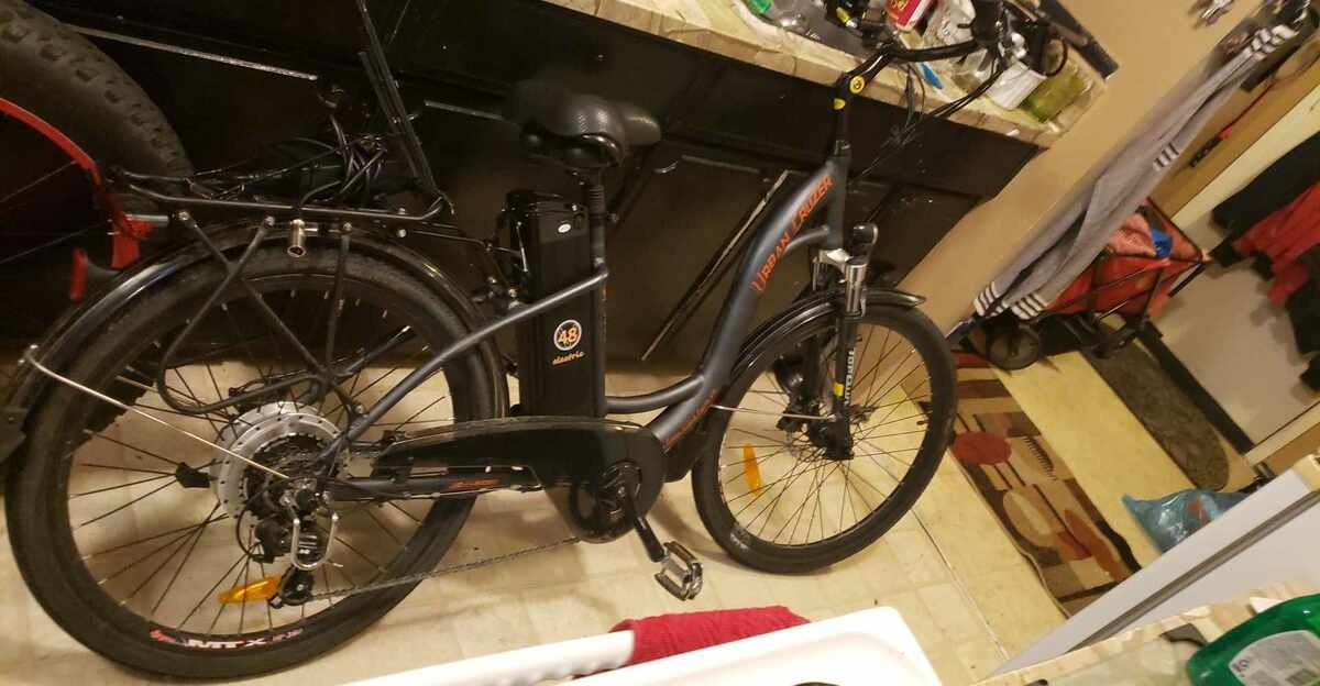 2023 Green Light Cycle Ltd. Urban Cruzer e-skateboard