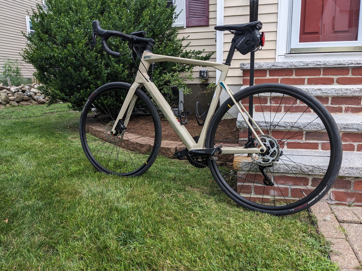 2022 BMC-Switzerland BMC Roadmachine Six Metallic Sand/Dark