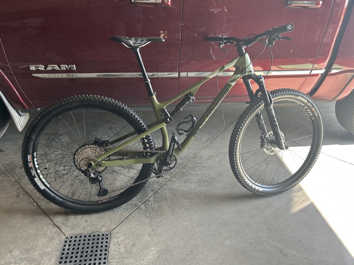 2023 Rocky Mountain Bicycles C50 Element