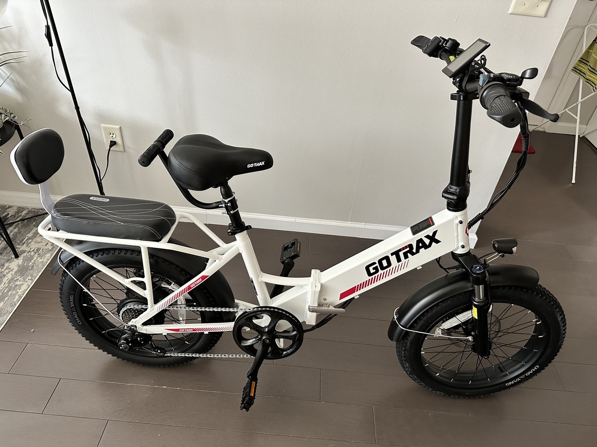 2023 GOTRAX R2 white
