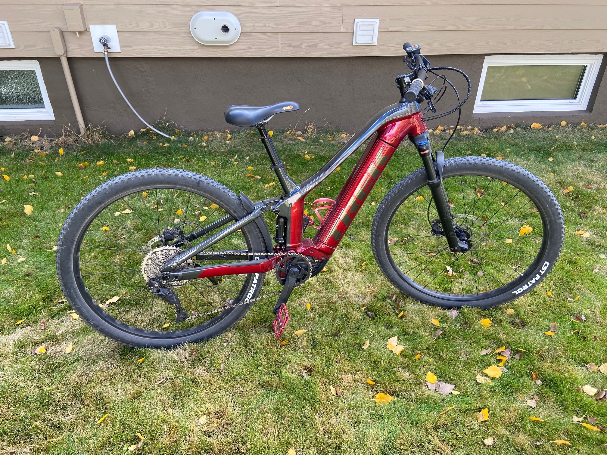 2022 Trek Powerfly FS 4 M 29 Crimson