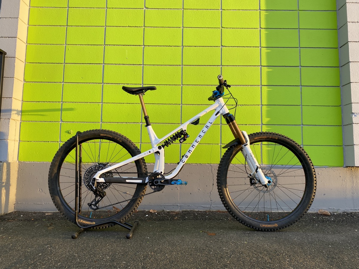 2024 Commencal Bikes Meta V5