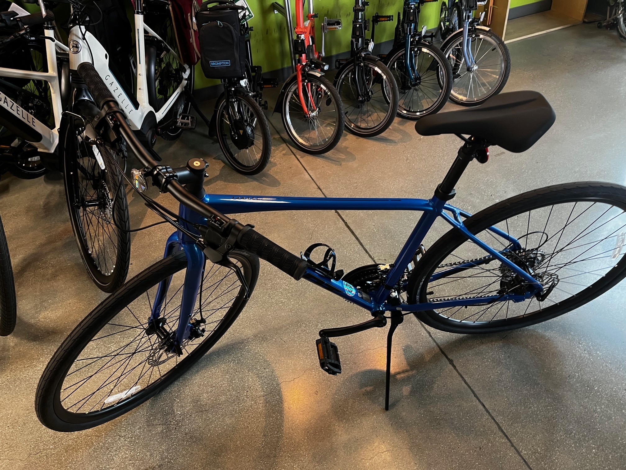 2023 Giant UCLA - Earn A Bike, Escape 3 Disc, Me...