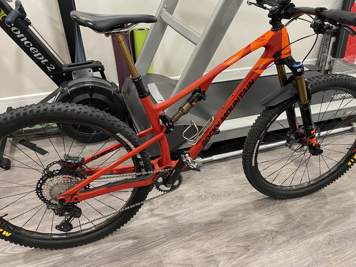 2022 Rocky Mountain Bicycles Element