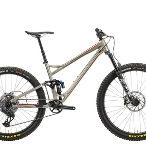 2022 Banshee Bikes Phantom V3