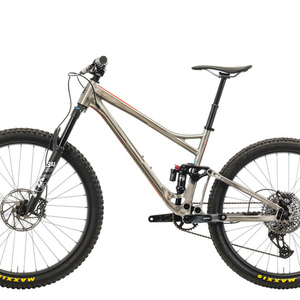 2022 Banshee Bikes Phantom V3