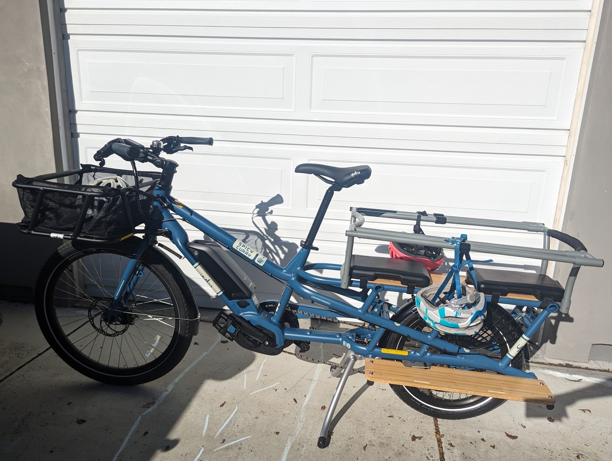 2024 Yuba Spicy Curry V3 cargo bike rear
