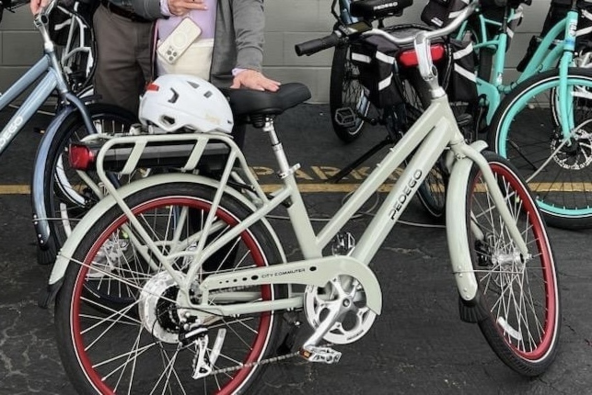 2024 Pedego City Commuter 26” Step Through