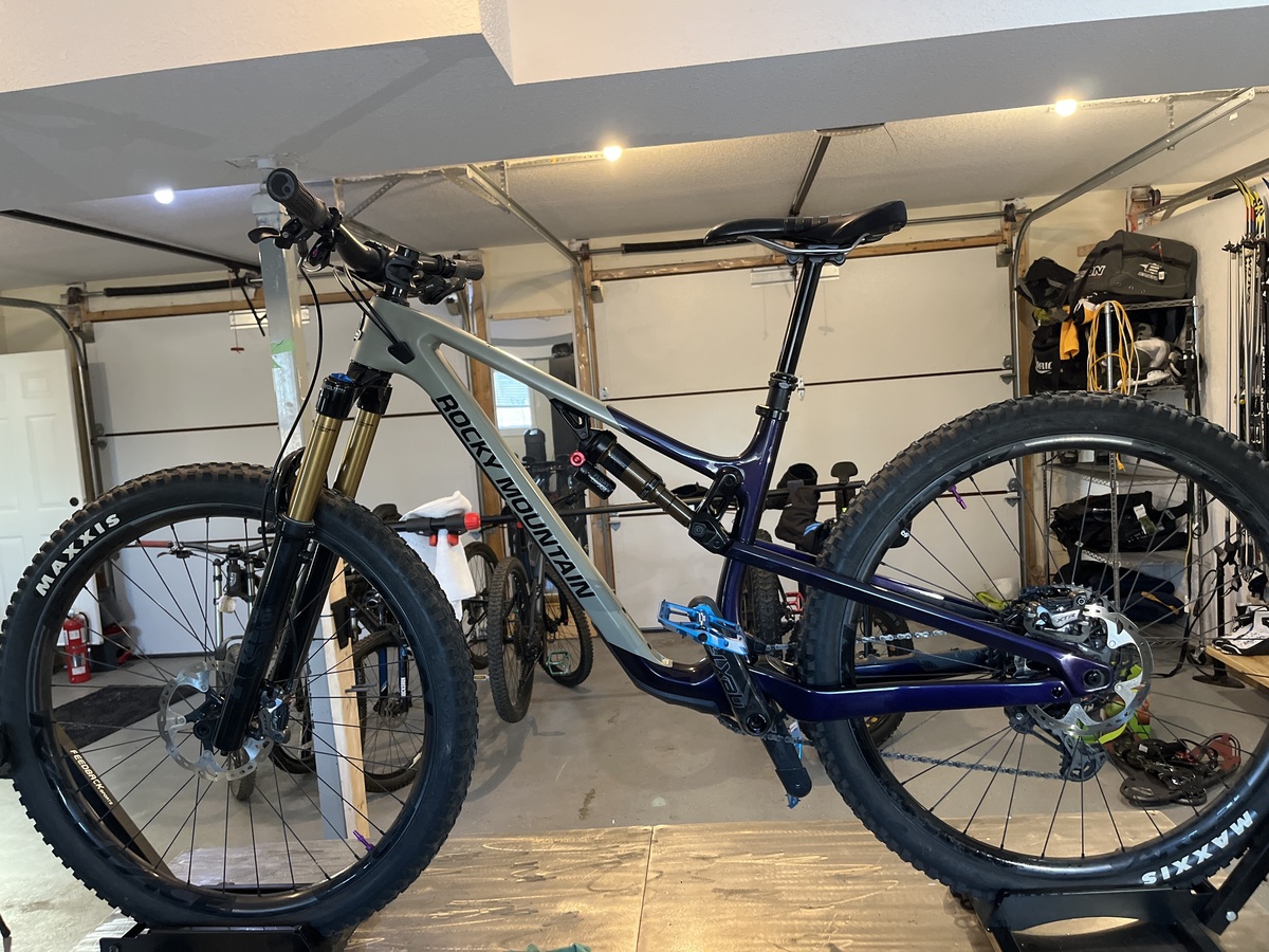 2022 Rocky Mountain Bicycles Instinct C3