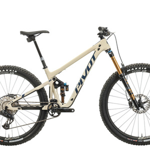 2022 Pivot Switchblade