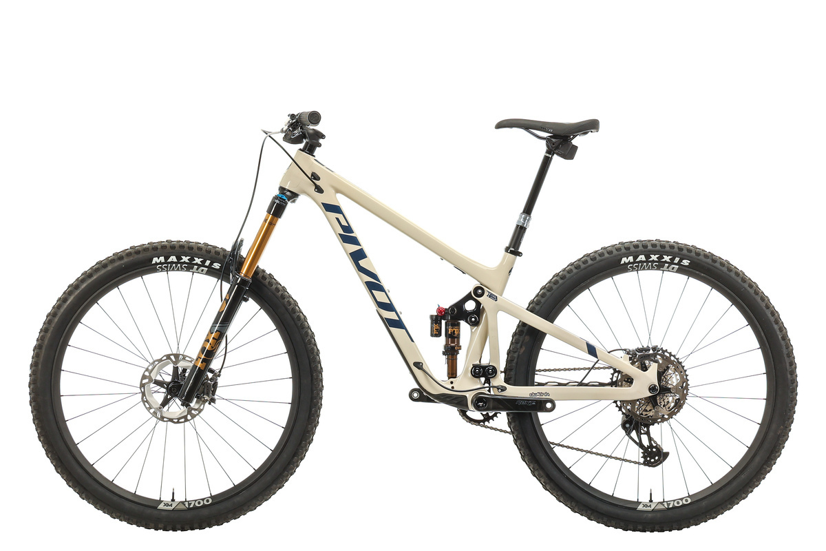 2022 Pivot Switchblade