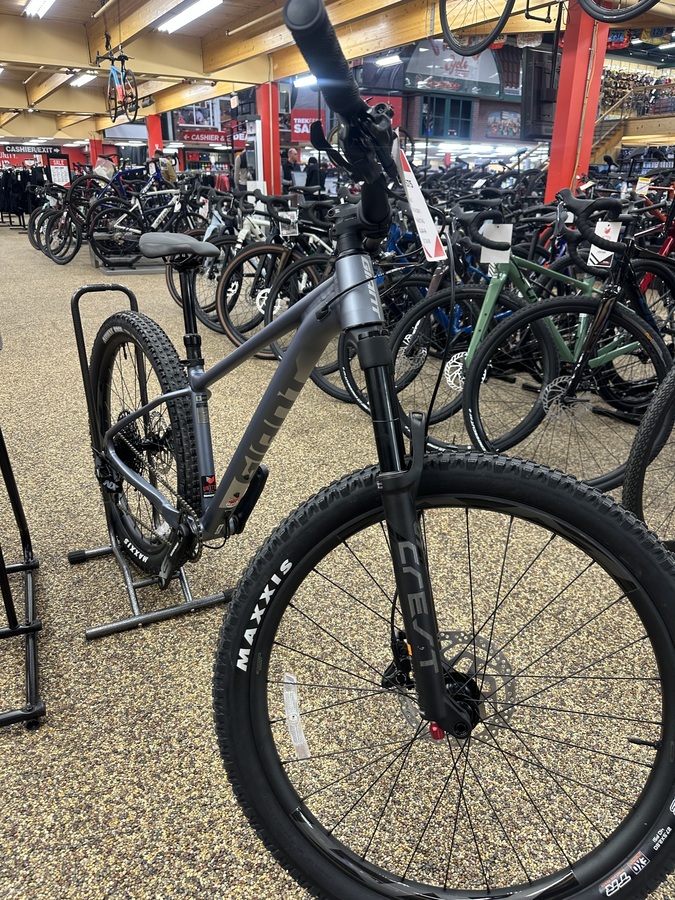 2023 Giant Fathom 1 27.5 Hardtail Mountain Bike ...