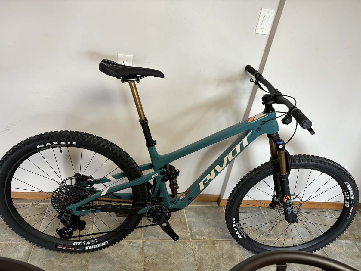 2024 Pivot Trail 429