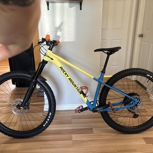 2024 Rocky Mountain Bicycles Growler