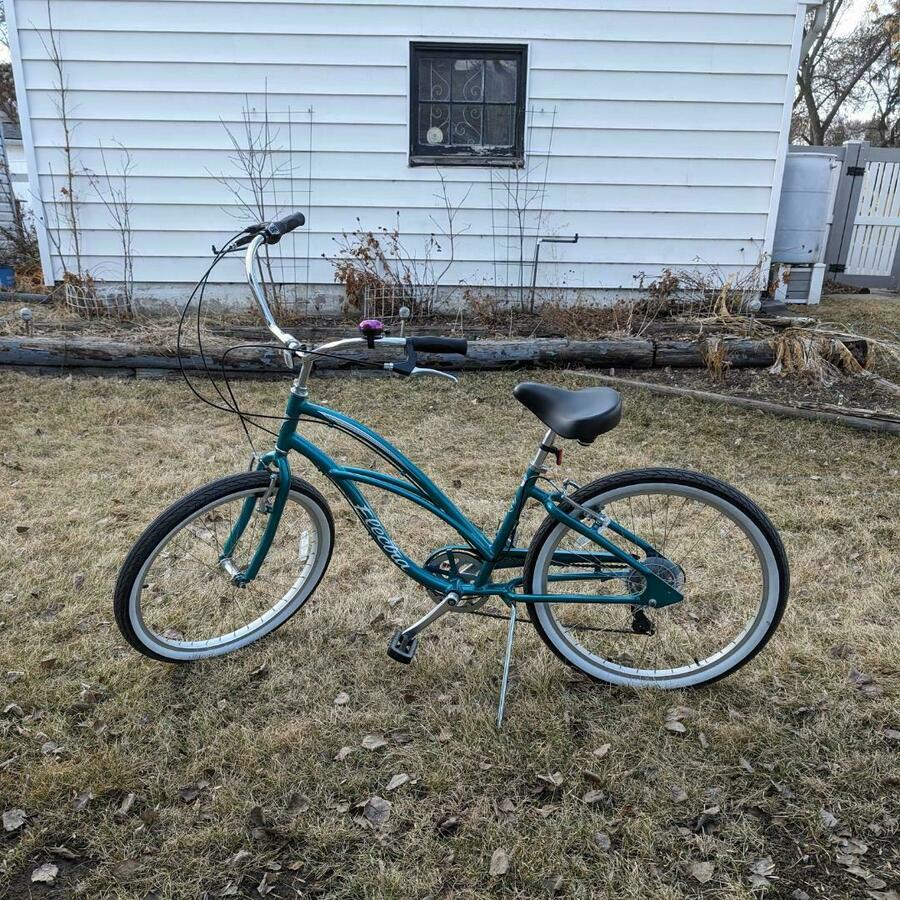 2024 Electra Cruiser 7D Step-Thru Bike Metallic 26