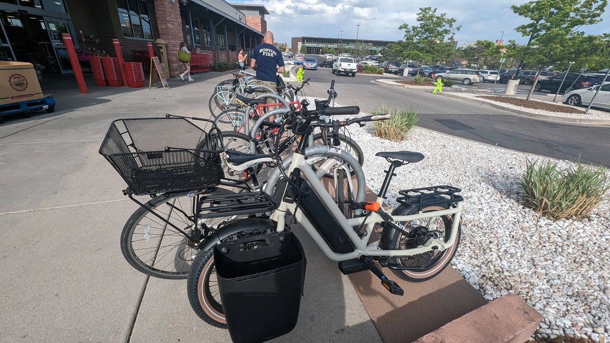 2022 Specialized Globe Haul ST cargo bike (rear storage)