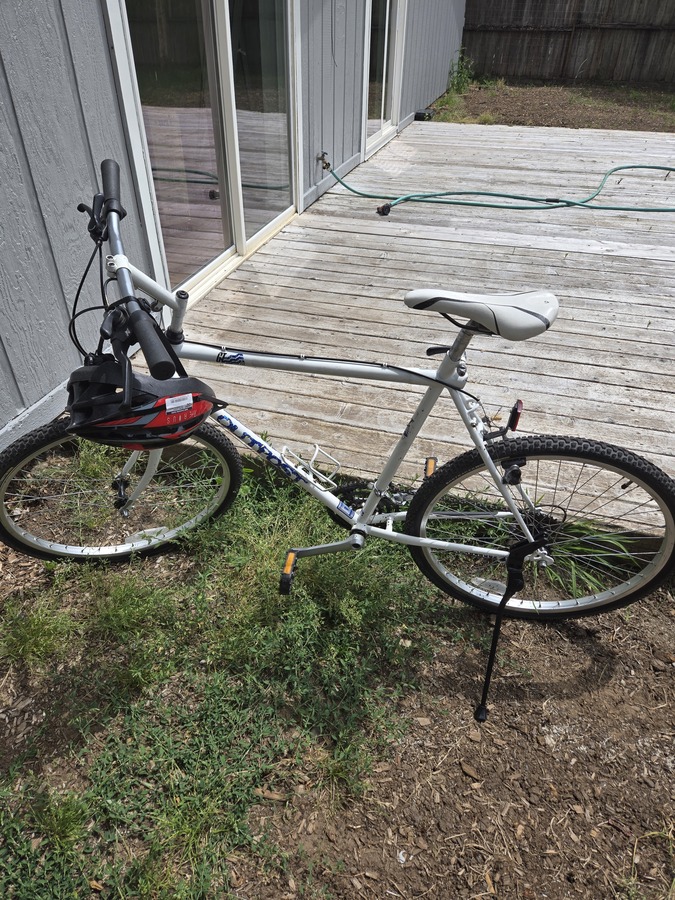 GT Bicycles Outpost Hybrid 26er