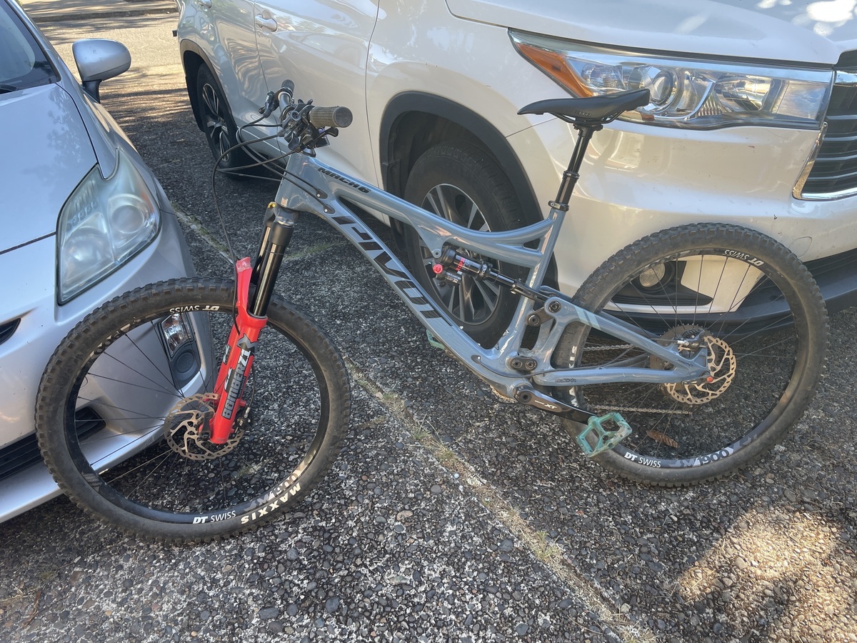 2020 Pivot Mach 6