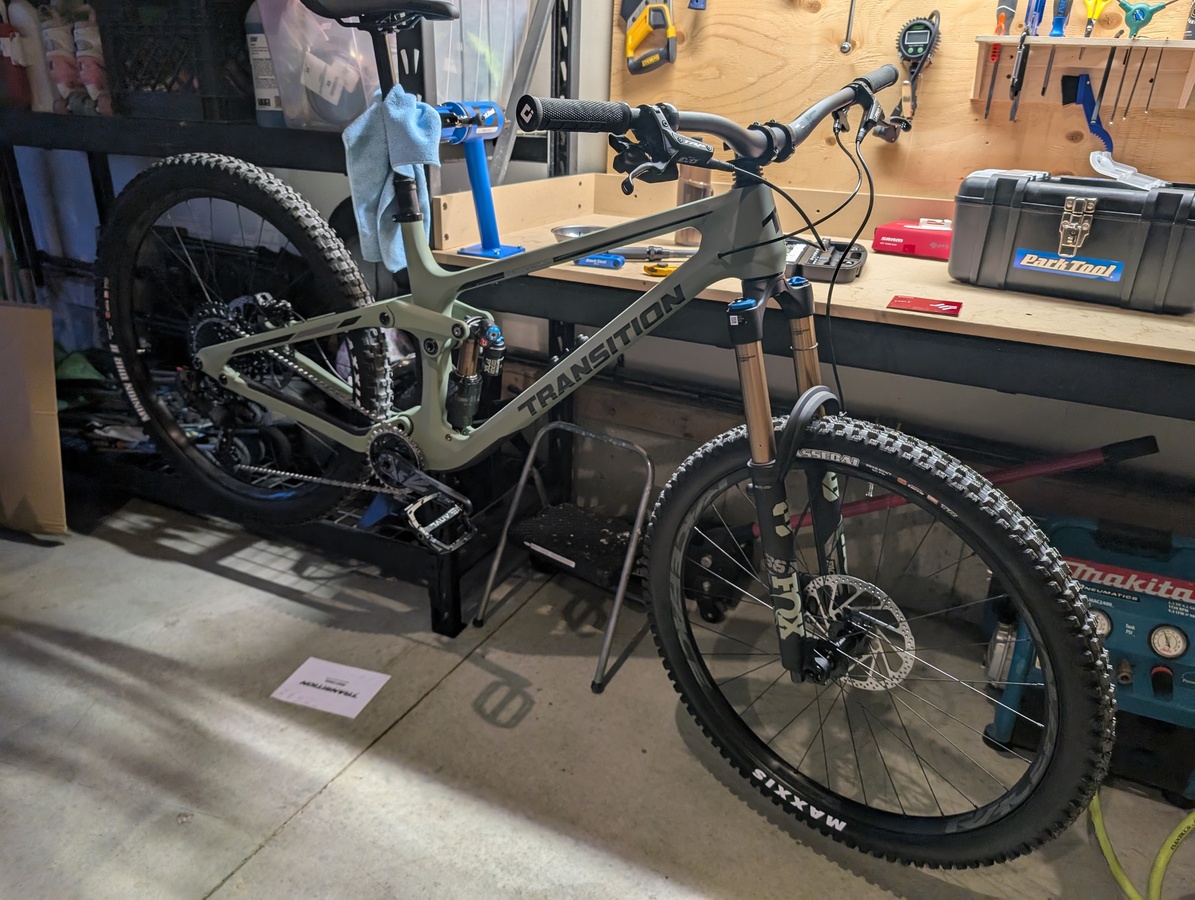 2024 Transition Bikes Sentinel AXS Carbon