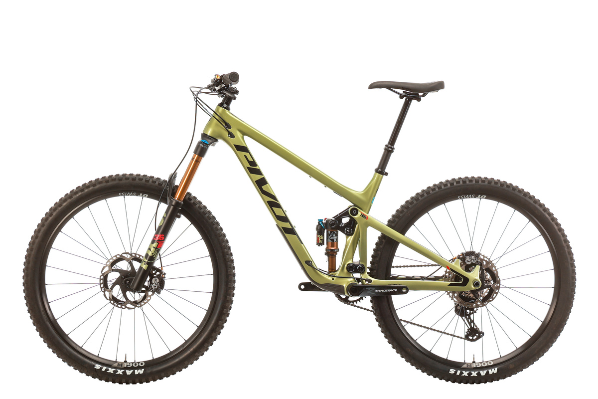 2023 Pivot Switchblade