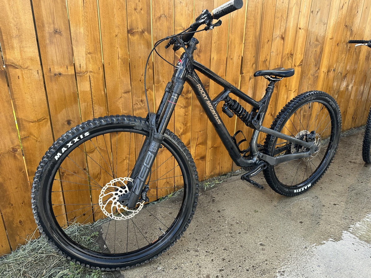 2024 Rocky Mountain Bicycles Slayer A50 GY/BK