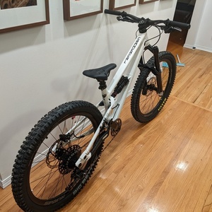 2024 Commencal Bikes Clash 24