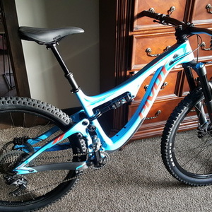2017 Pivot Switchblade